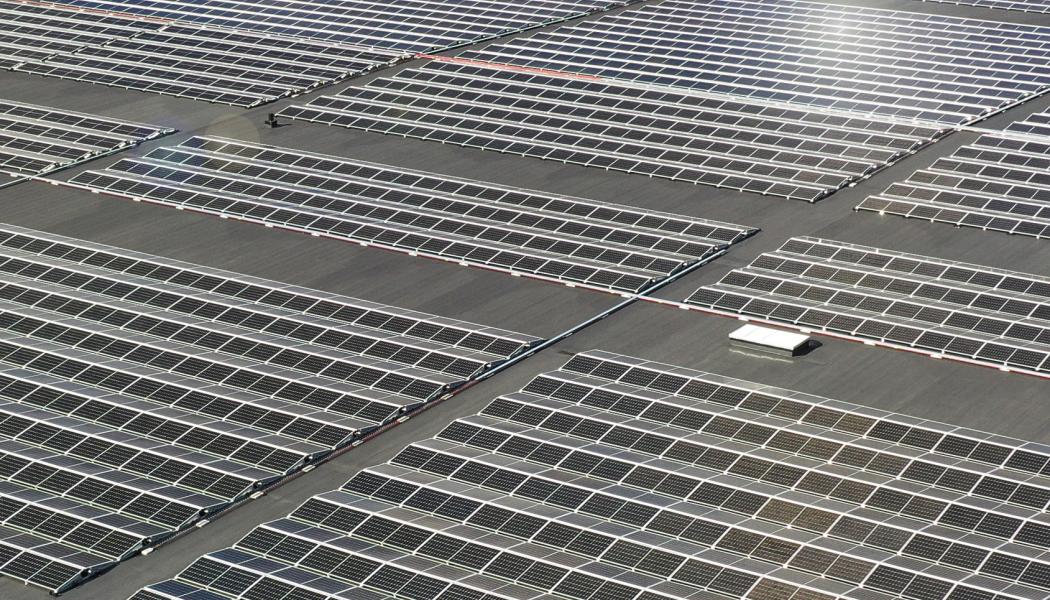 Soltech Energy Solutions och Logicenters fördjupar samarbetet inom solenergi | DagensFastigheter.se